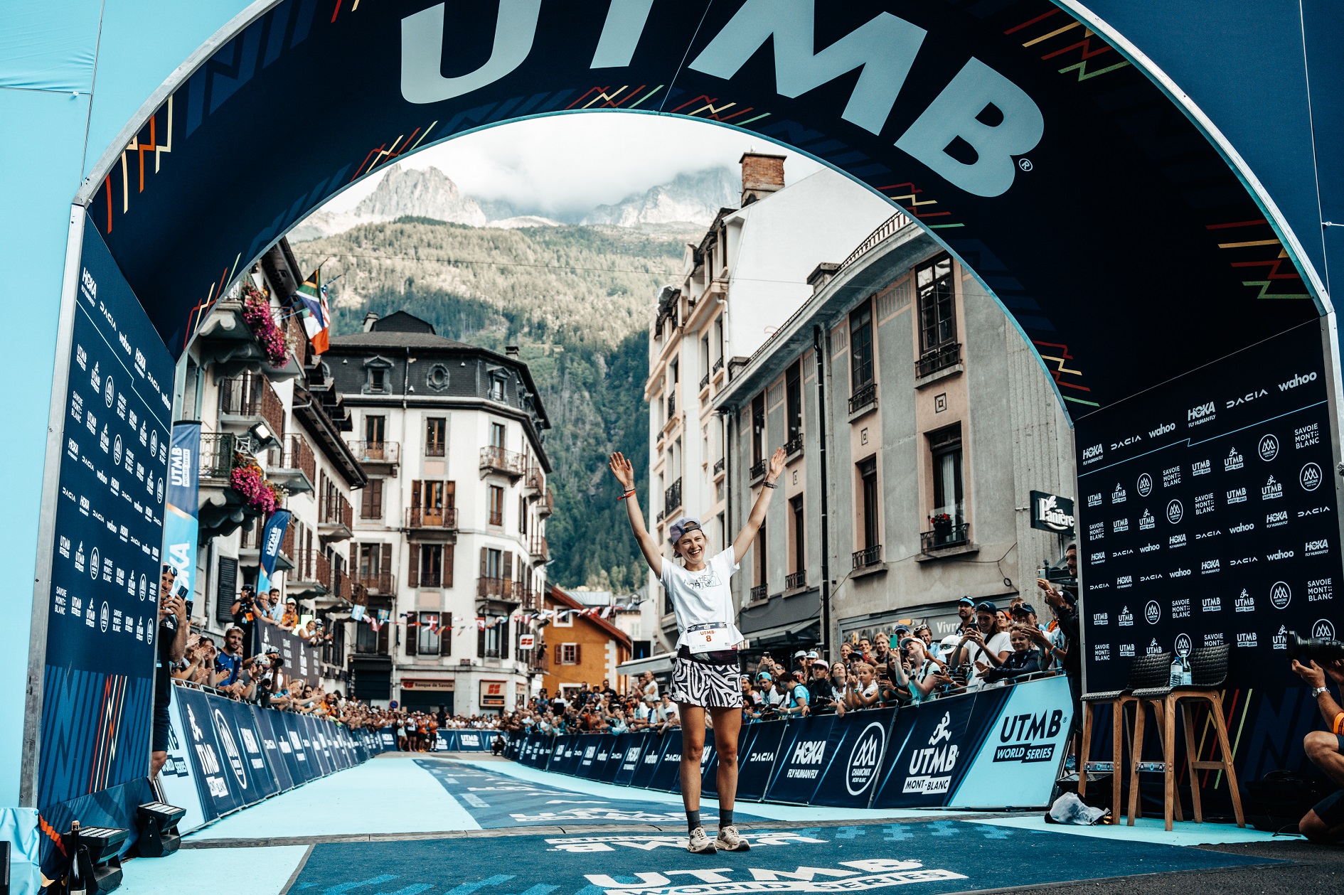 KATIE SCHIDE REGINA DELL’UTMB 2022 - soundPR